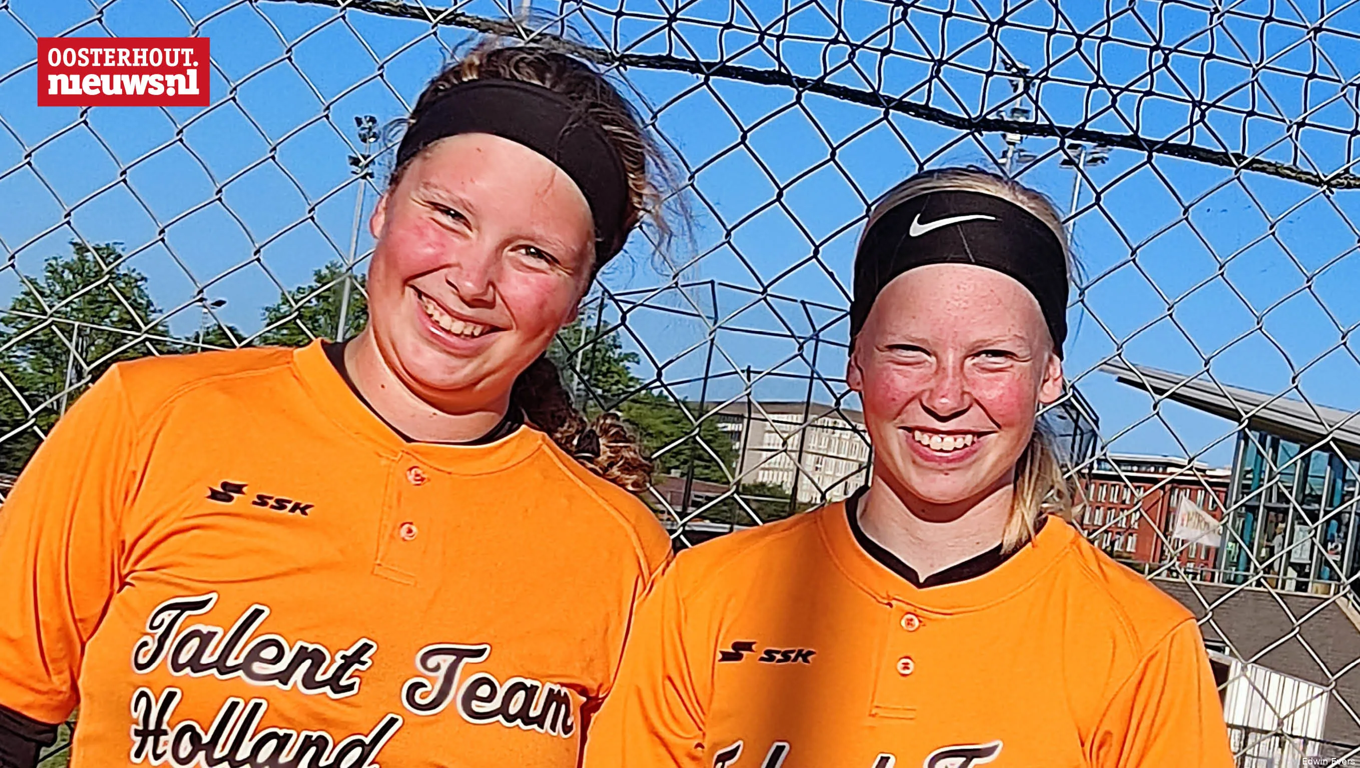Twins softbalsters Amy Brands en Mayli Akkermans naar het EK Softbal